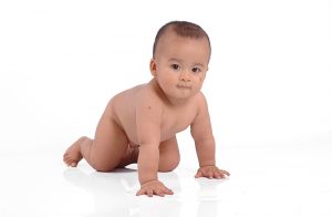 5 razones por las que tu bebé debe aprender a gatear