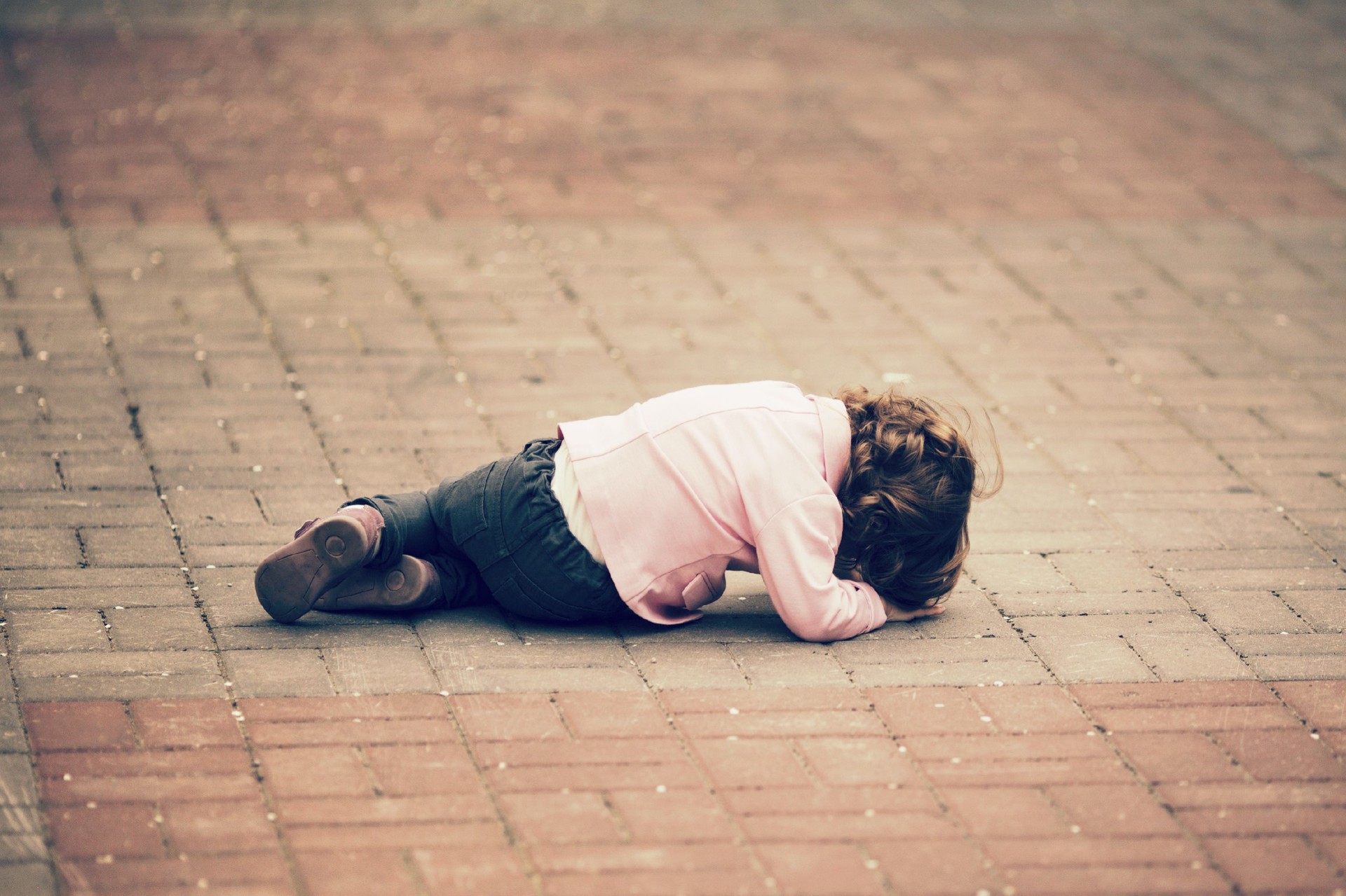 ¿Cómo actuar ante una rabieta de tu niño en público?