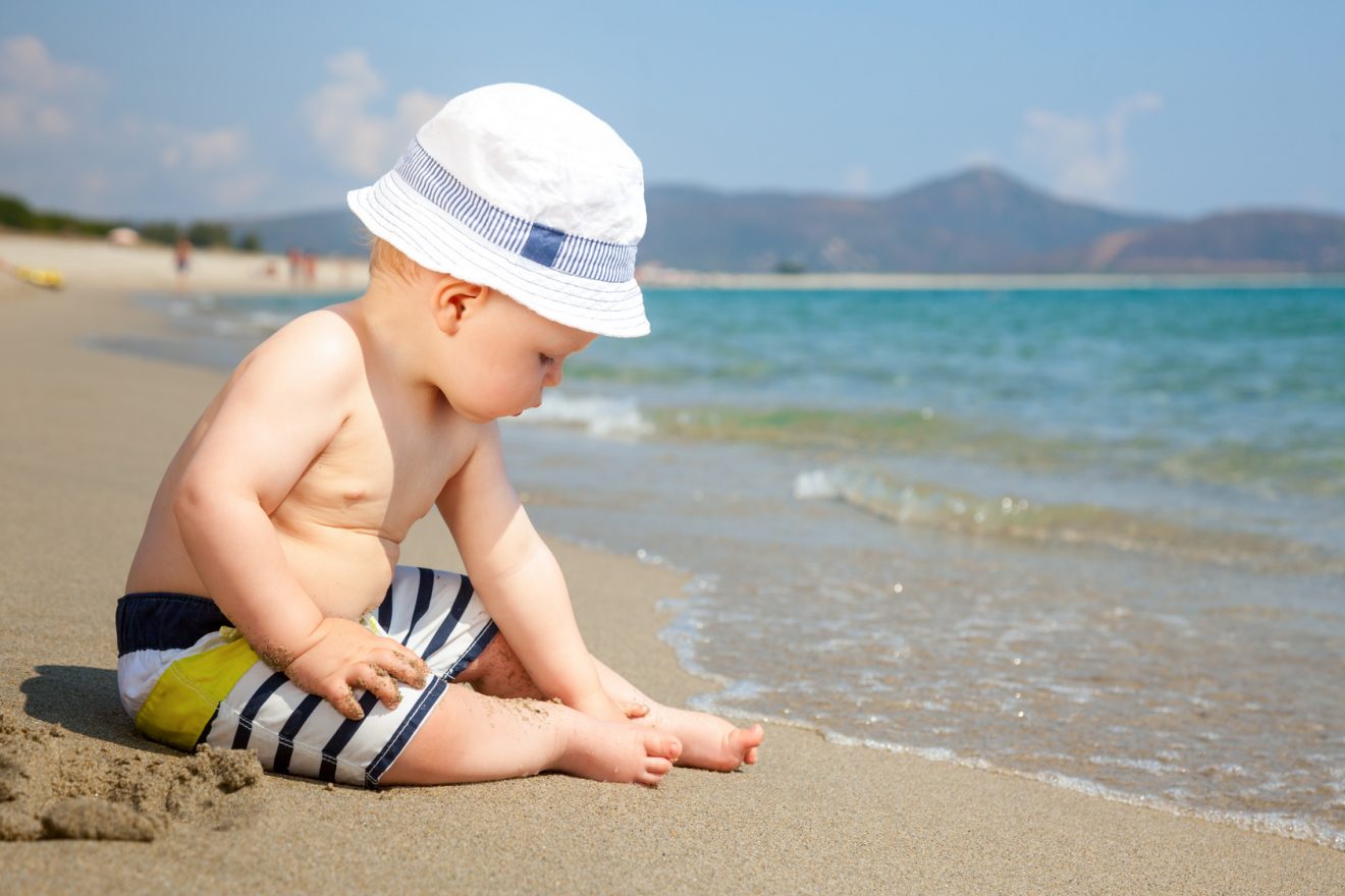7 Consejos para ir a la playa con tú bebé por primera vez