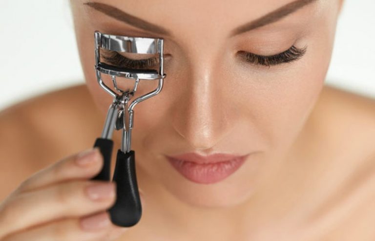 ¿Cómo hacer un rizado de pestañas? Guía, tips y los mejores rizadores de pestañas