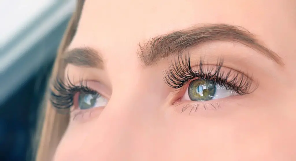 Lifting de pestañas: El truco para lucir pestañas más largas sin extensiones