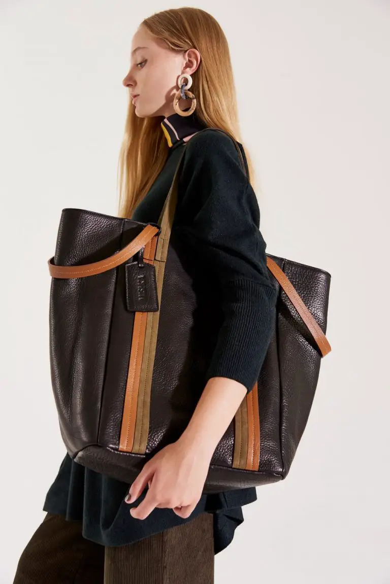 Maxi bolsos: 34 formas de llevar bolsos grandes sin perder tu estilo ...