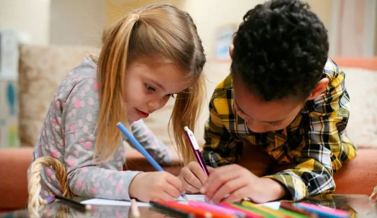 Juego de stop ¡Desafía a tus amigos con el popular juego de palabras!