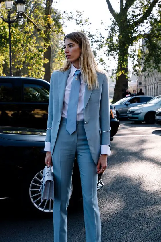 Corbatas para mujer ¡Looks & Outfits simplemente espectaculares!