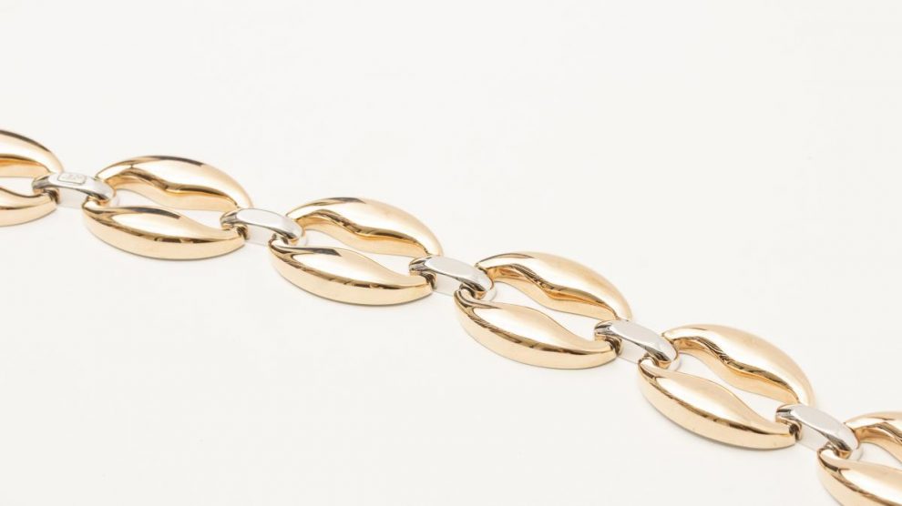 Collares de oro ¡25 Modelos + tips para combinarlos con tu outfit!