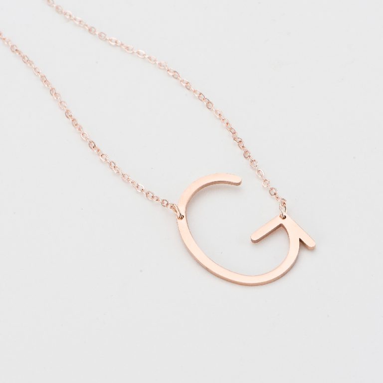 Collares de oro ¡25 Modelos + tips para combinarlos con tu outfit!