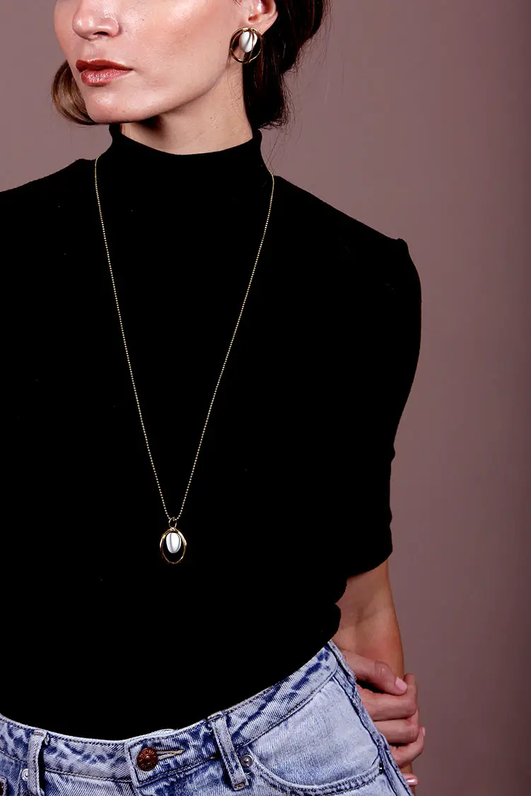 ¿Cómo combinar collares largos? ¡Ideas de estilo para outfits de 10!