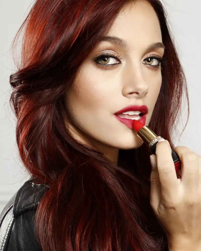 Labiales para pelo rojo: +8 tonos ideales de maquillaje para pelirrojas