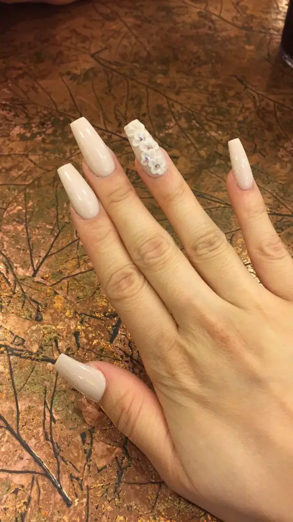 18 Modelos de uñas beige que te hacen ver más arreglada y profesional