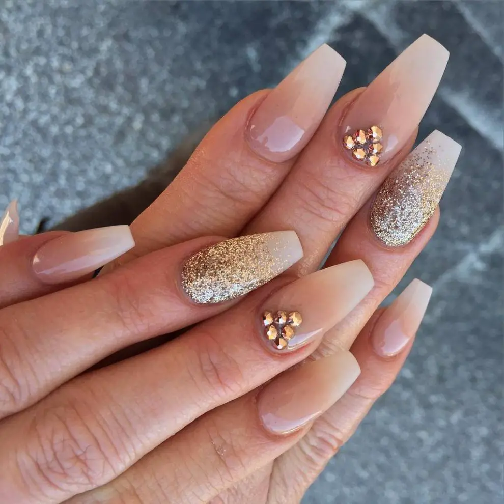 18 Modelos de uñas beige que te hacen ver más arreglada y profesional