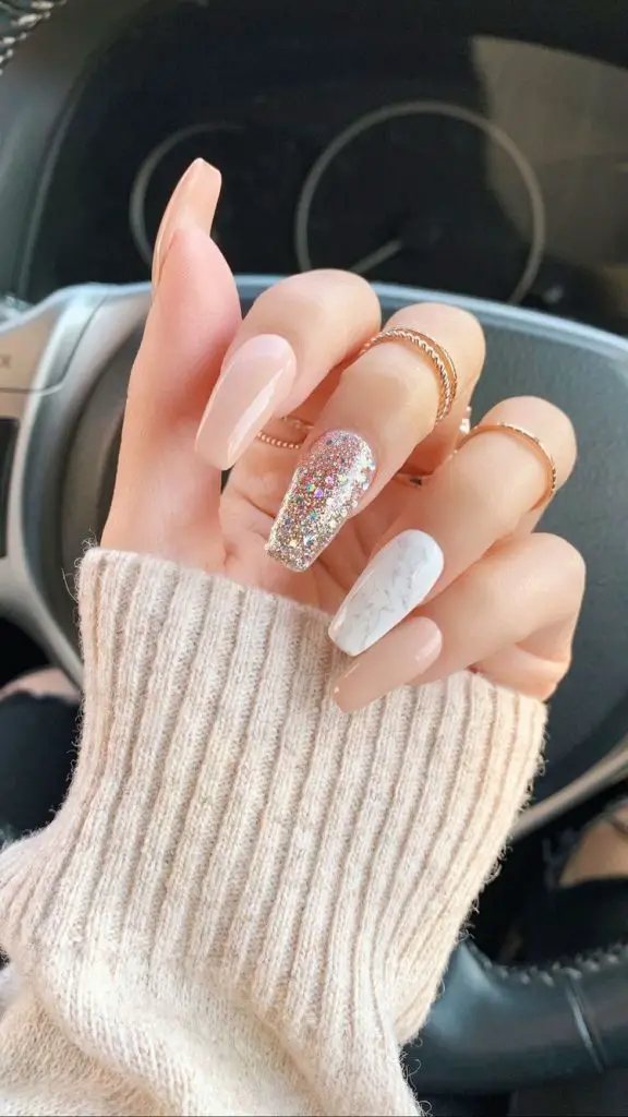 18 Modelos de uñas beige que te hacen ver más arreglada y profesional