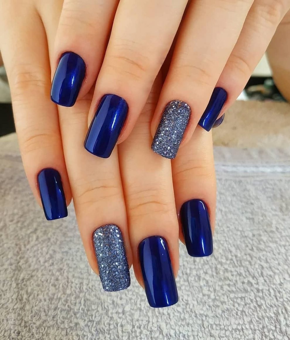 +22 Ideas de uñas azules (hermosas) para lucir una manicura divertida