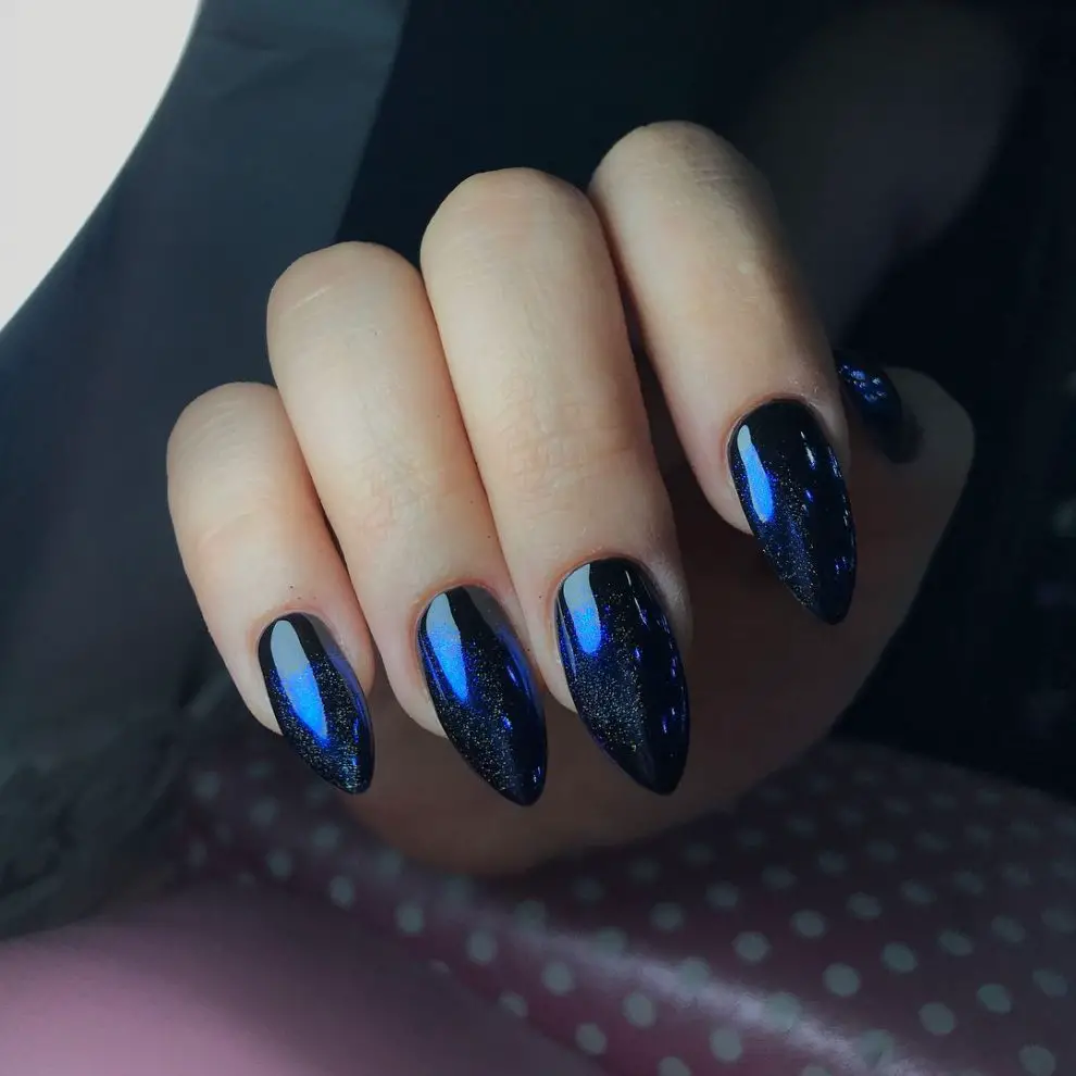14 Diseños De Uñas Azul Marino Que No Te Harán Lucir Aburrida