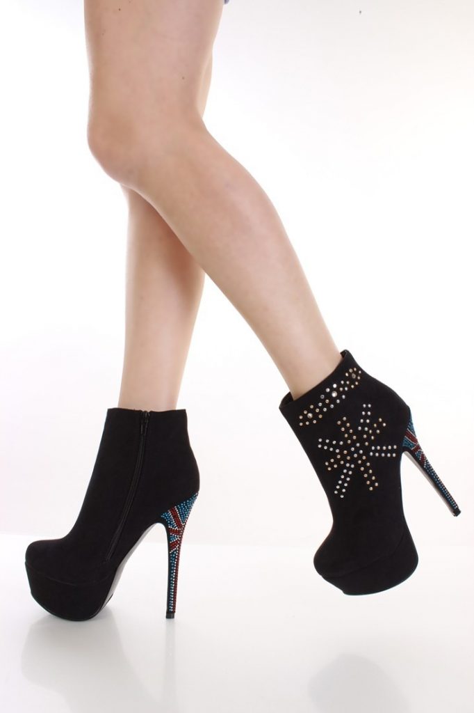 Tacones botines: La tendencia de moda en looks casuales