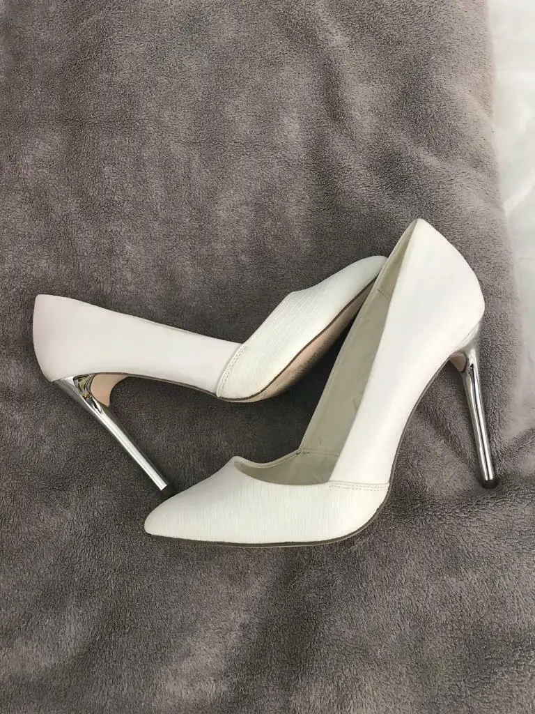 +25 Estilos para combinar unos tacones blancos acertadamente