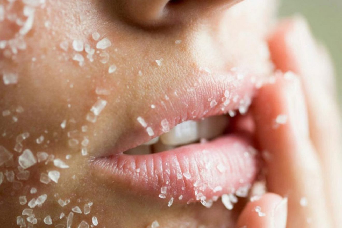 ¿Cómo exfoliar la cara con azúcar? Paso a paso