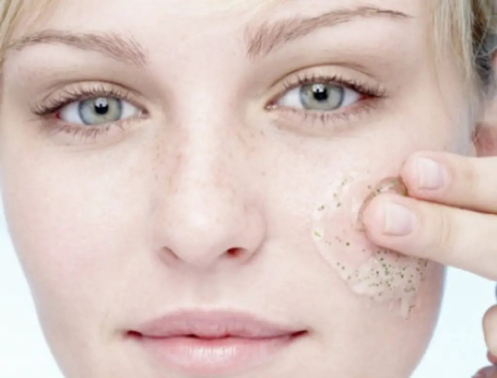 ¿Cómo exfoliar la cara con azúcar? Paso a paso