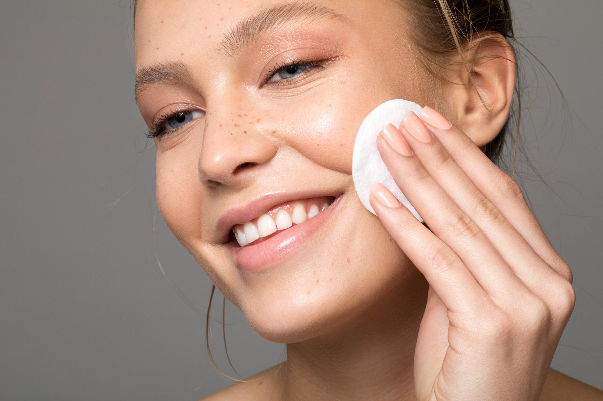 ¿Cómo exfoliar la cara? [EN CASA]