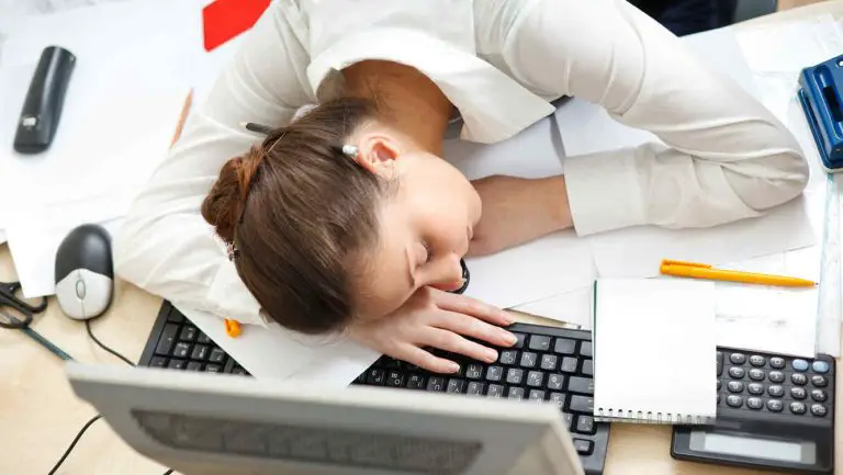 ¿Cómo no tener sueño? +9 Trucos (que no fallan) para mantenerte despierta