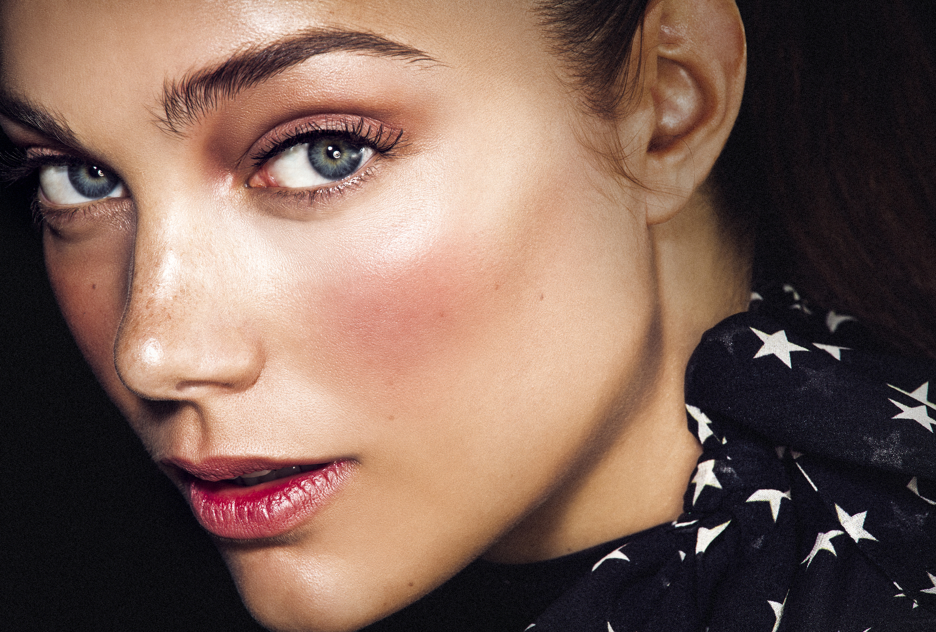 Cejas arqueadas: Pasos para lograr un diseño más natural a tu rostro