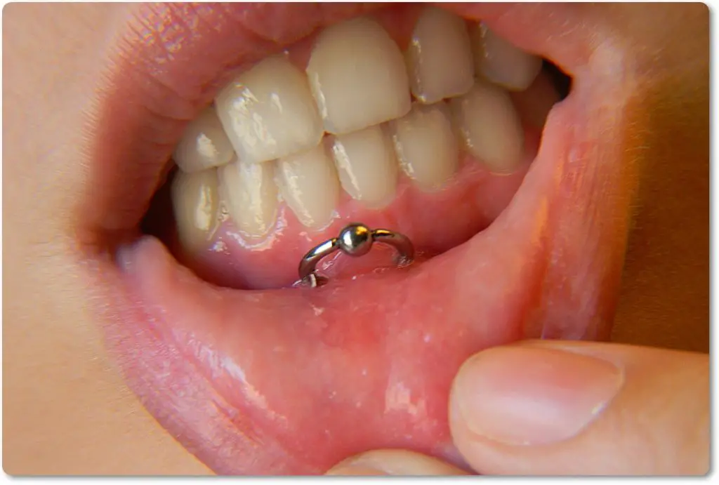 Aros en la boca: El accesorio más cool del momento