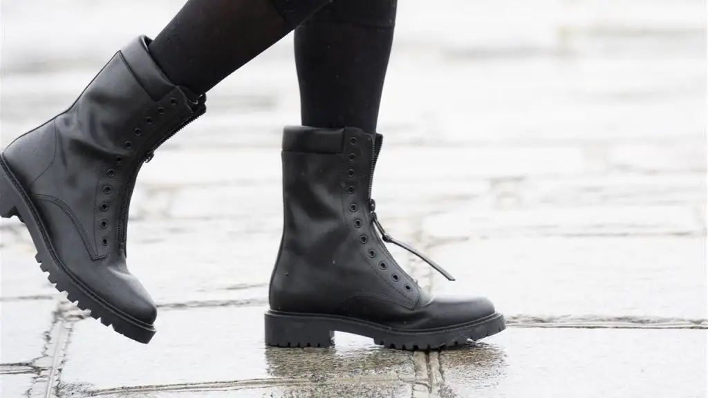 Botas rockeras: El calzado para los looks + atrevidos (y virales)