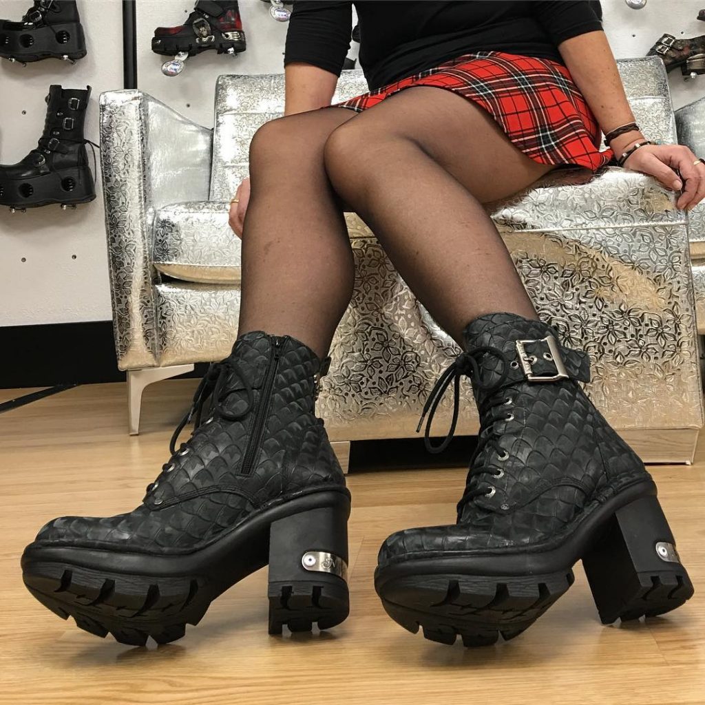 Botas rockeras: El calzado para los looks + atrevidos (y virales)