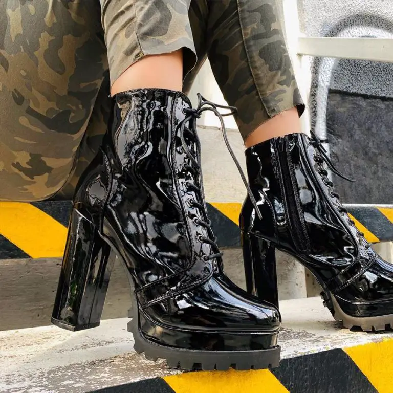 Botas rockeras: El calzado para los looks + atrevidos (y virales)