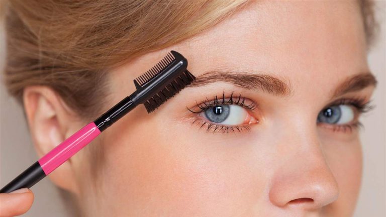 +8 Trucos para tener cejas curvadas, perfiladas y armónicas