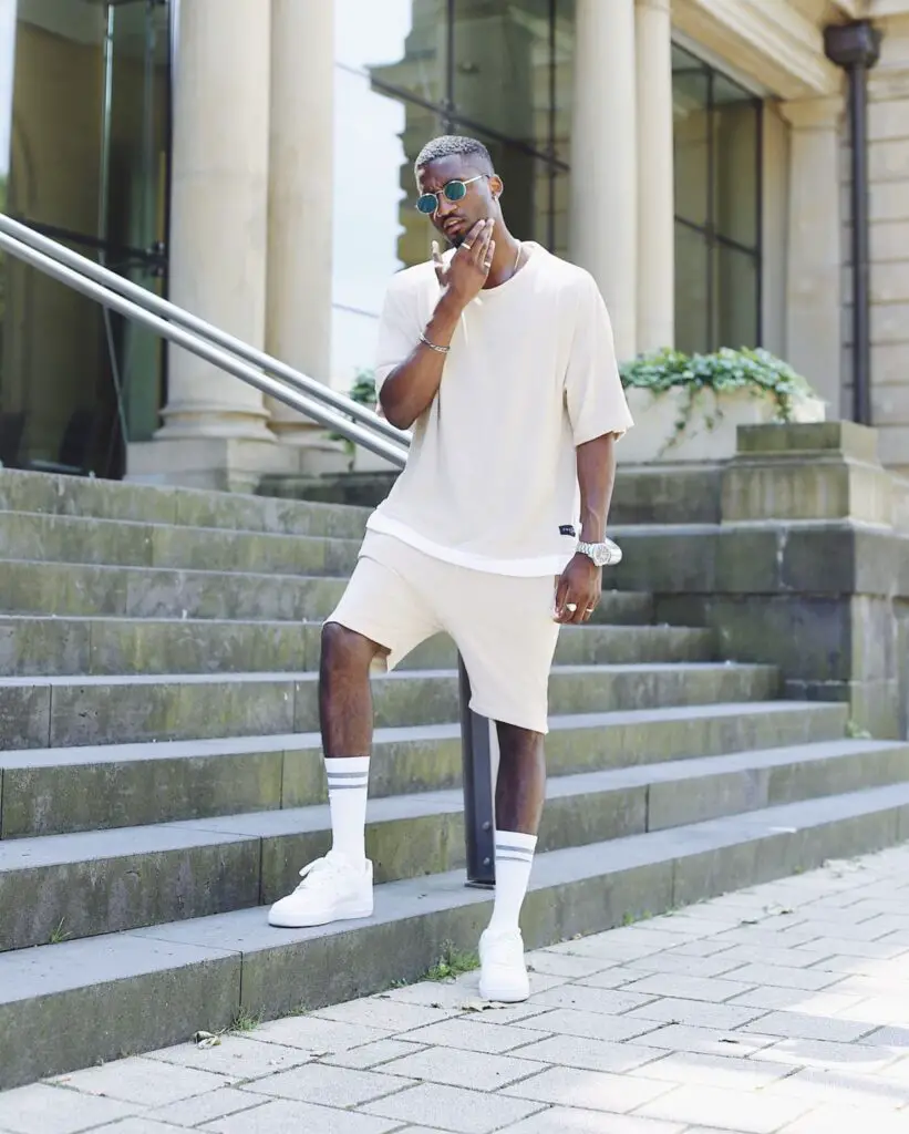 +18 Ideas de Outfits de short con medias para hombres