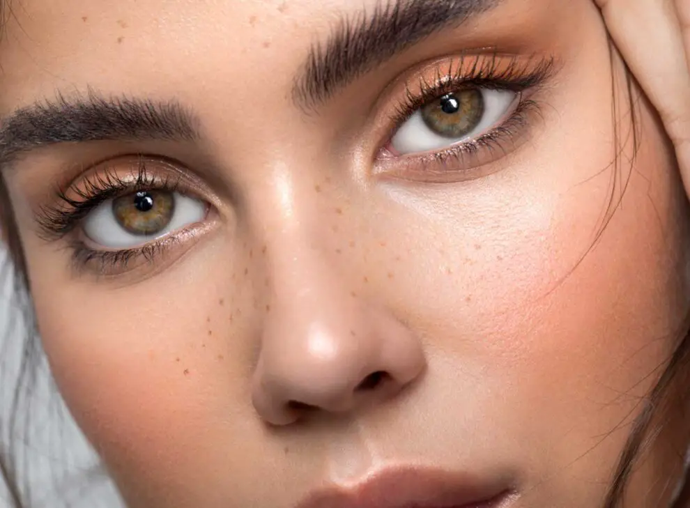 La importancia de las cejas: Trucos y técnicas para mantenerlas bonitas