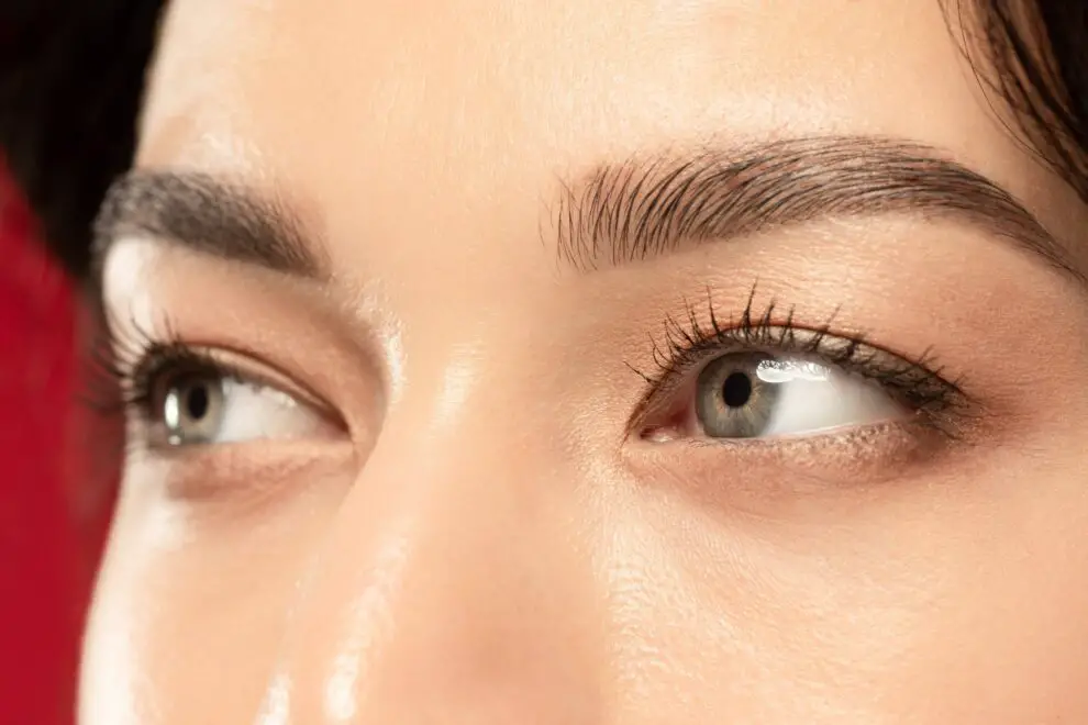 La importancia de las cejas: Trucos y técnicas para mantenerlas bonitas