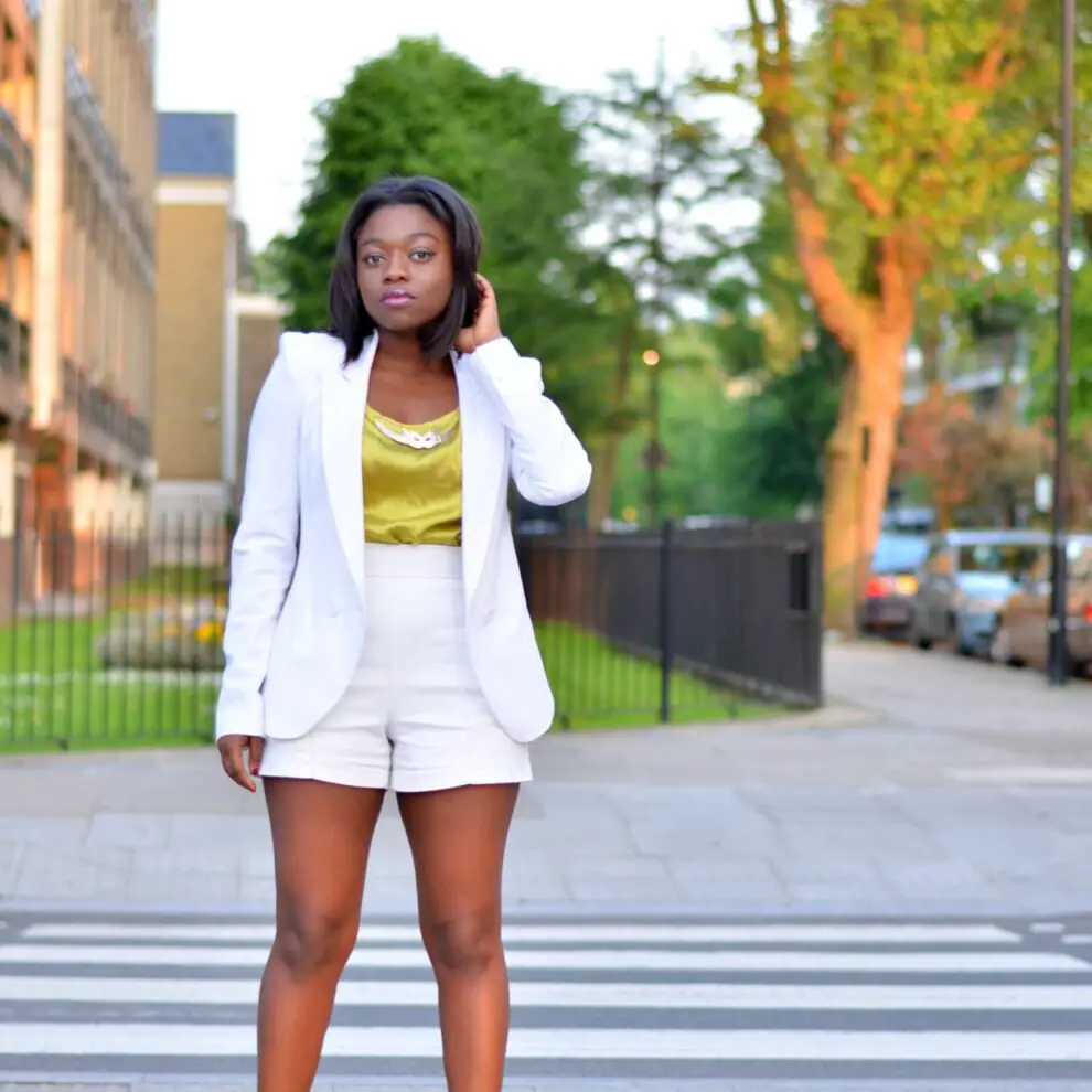 ¿Cómo combinar un short blanco de mujer? Ideas y looks para todos los estilos