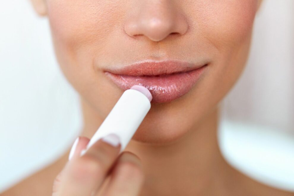 Cómo pintarse los labios para conseguir un look irresistible [Paso a paso]