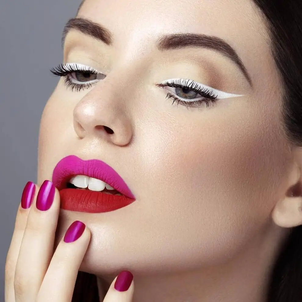 Cómo pintarse los labios para conseguir un look irresistible [Paso a paso]