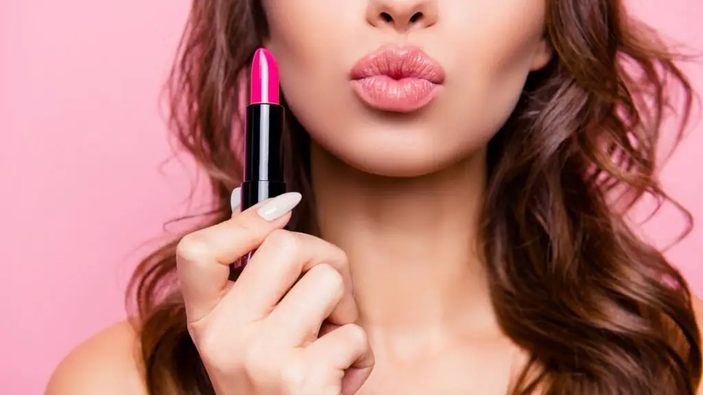 Cómo pintarse los labios para conseguir un look irresistible [Paso a paso]