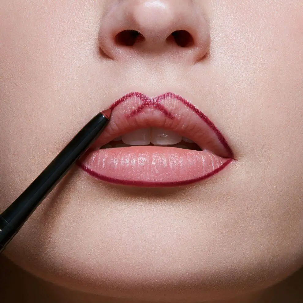Delineador de labios: ¿Qué es y para qué sirve? ¡Aprende a sacarle ...