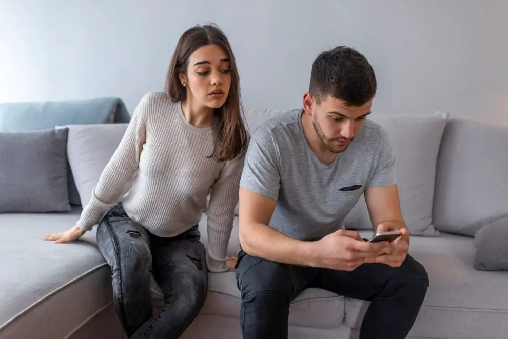 ¿Qué son los celos? Tipos, causas y razones de los celos en la pareja